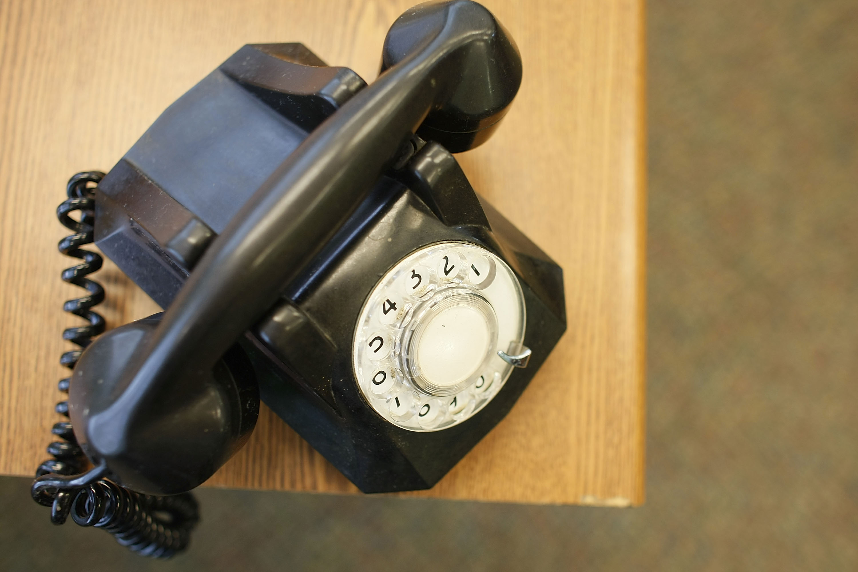 Francesi dicono addio al telefono fisso, dal 2023 solo Voip | WSI