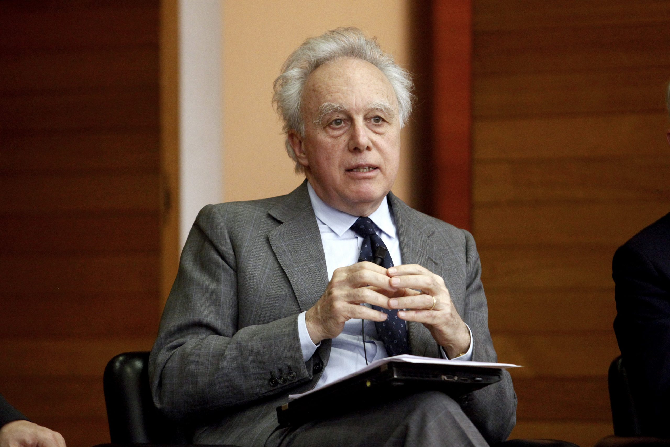 Chi è Francesco Giavazzi, il superconsigliere di Mario Draghi | WSI
